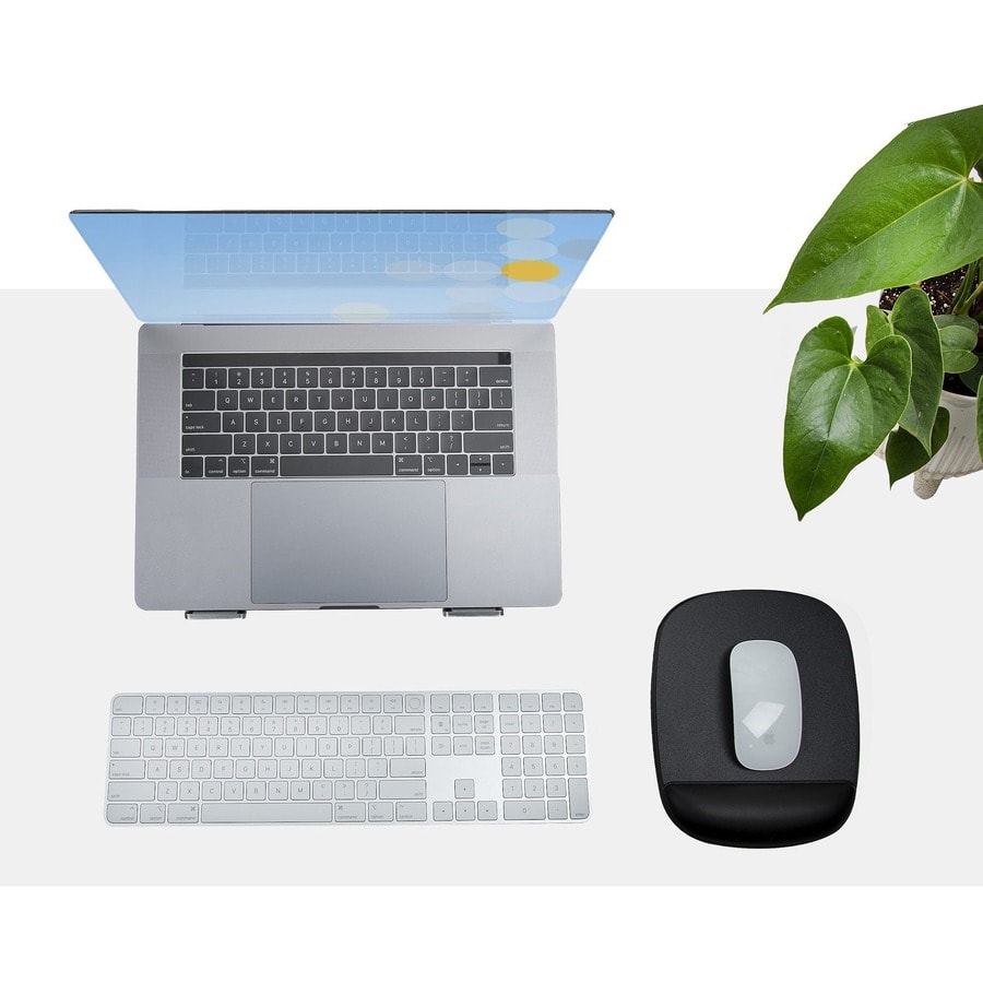 StarTech.com Mouse Pad with Hand rest, 6.7x7.1x 0.8in (17x18x2cm ...